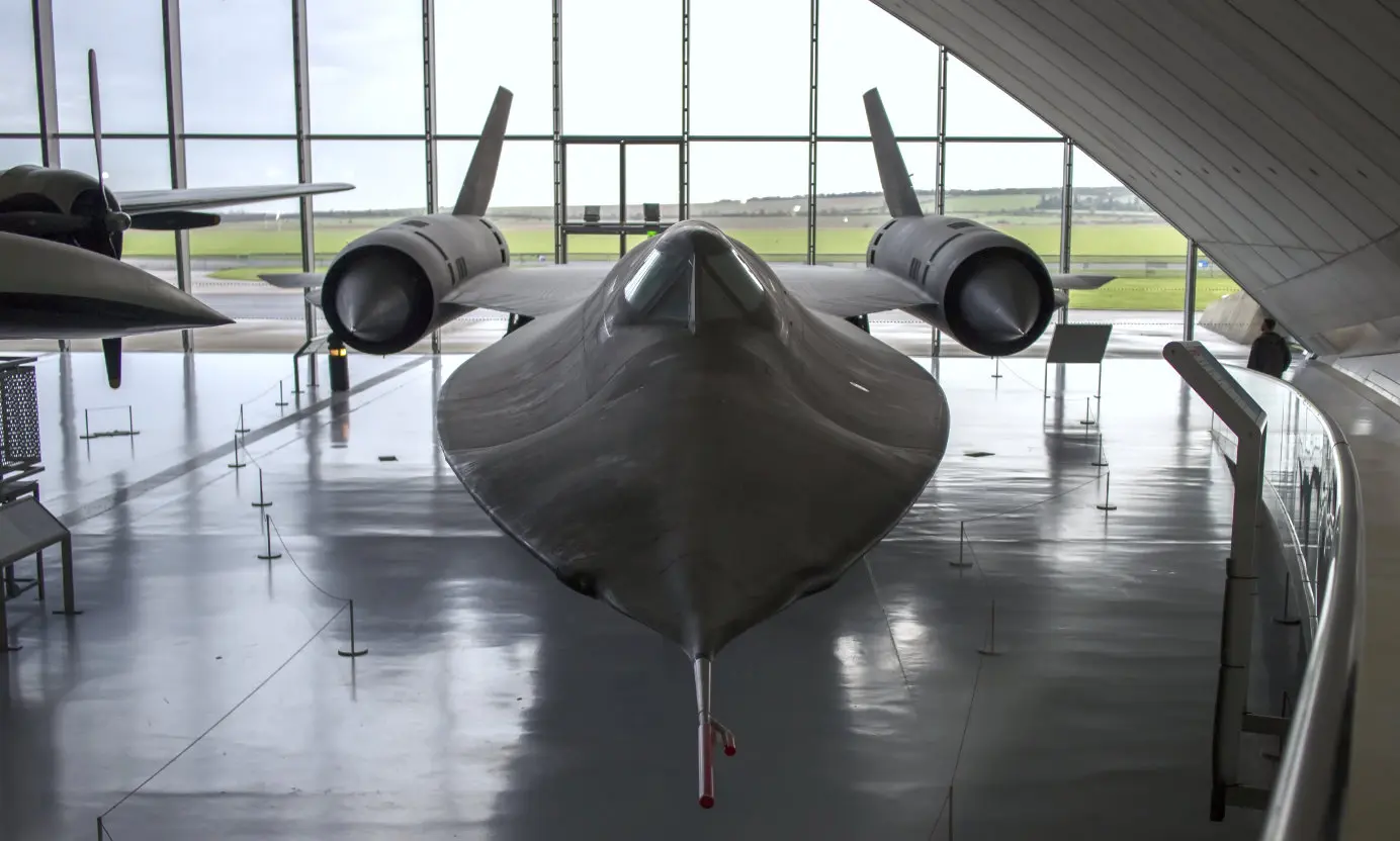 Is the SR-71 Blackbird Still in Service? - Planenerd